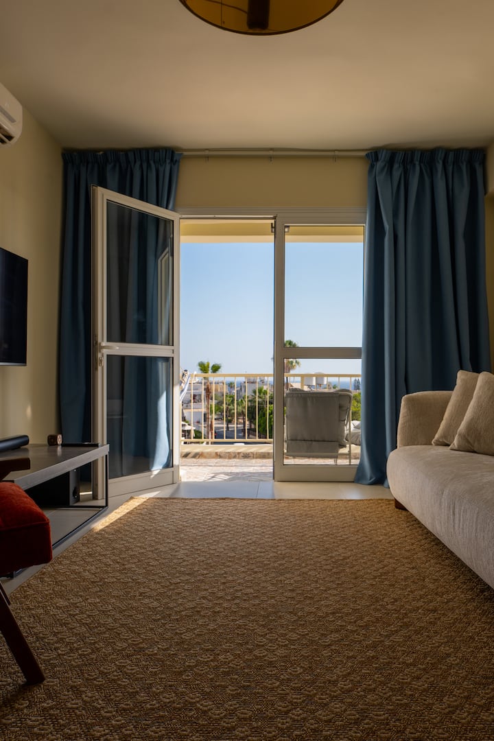 Seaview Apartment Newly Renovated To High Quality - Nissi Beach