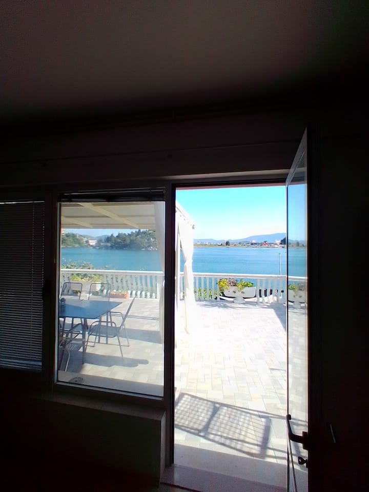 Lake House With An Amazing View - Ploče