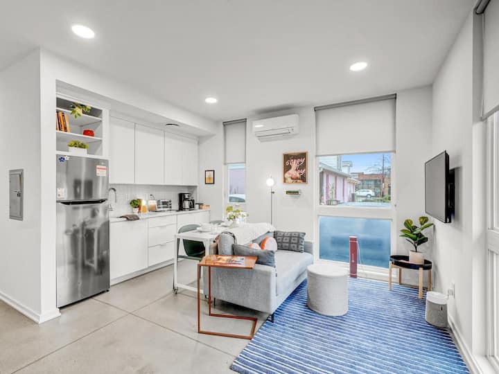 First Level Flat, Walkable, Downtown Vibe, Petsok - Raleigh, NC