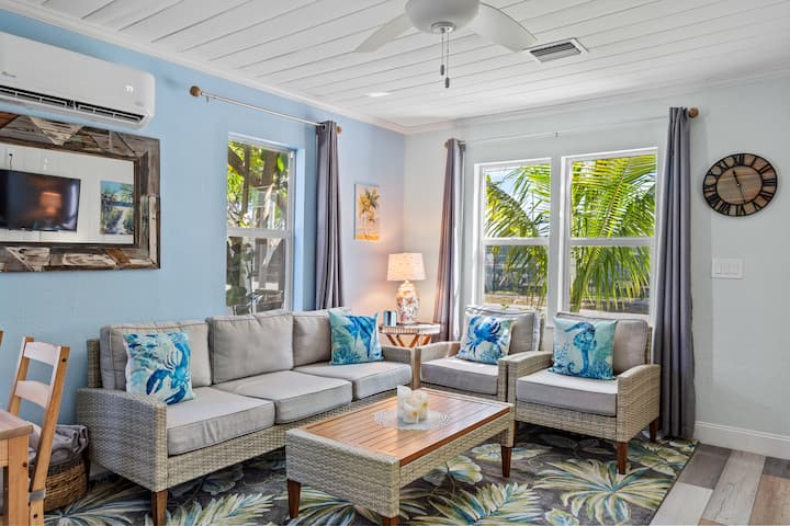 The Delray Cottages Retreat ~Heated Pool Oasis - Delray Beach, FL