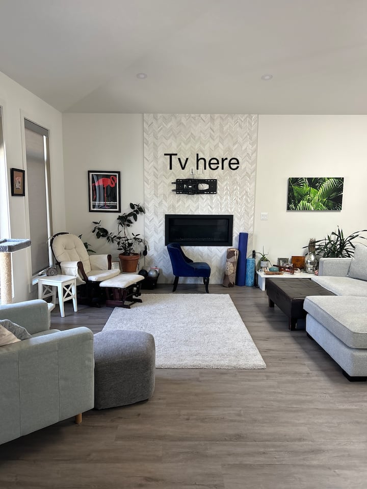Bright, Modern With Stunning Garden - Near Park - Calgary