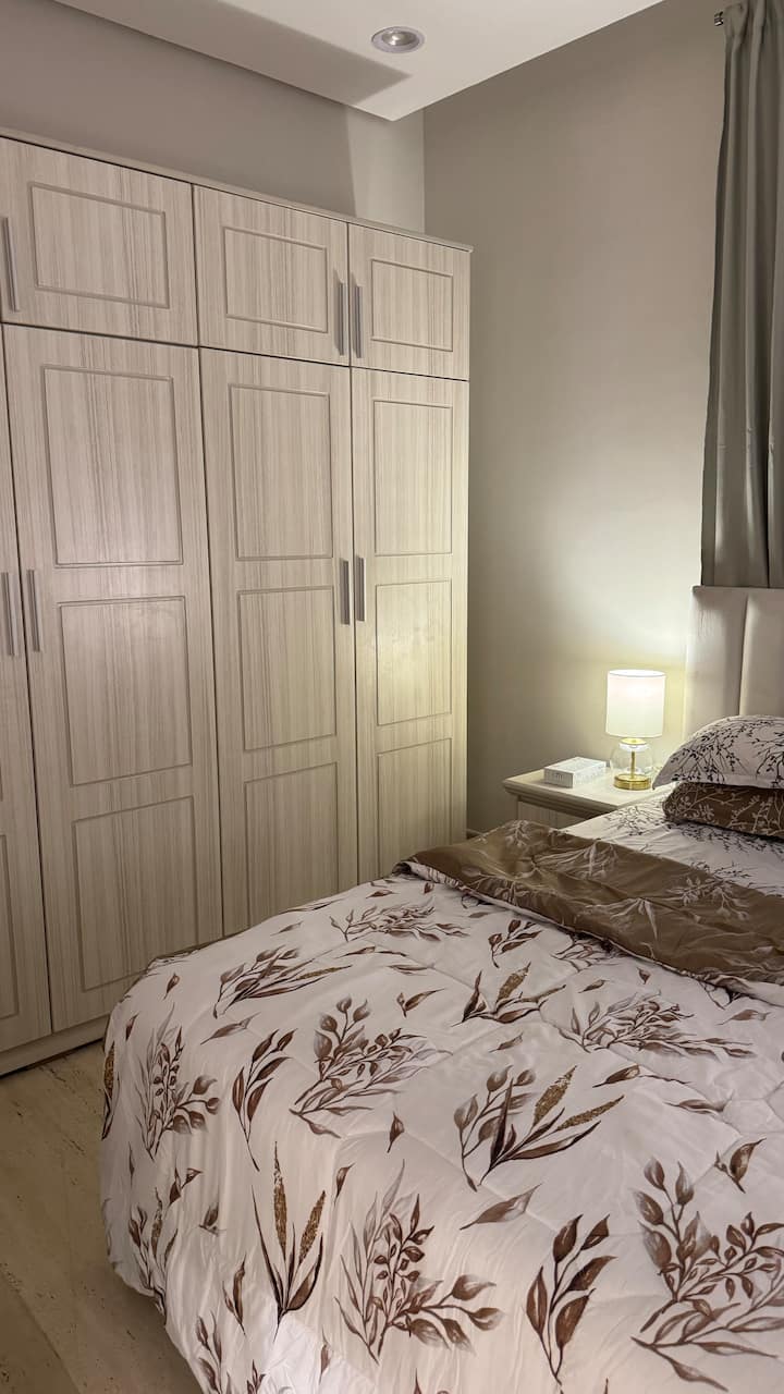 غرفة و صالة انيقة بدخول ذكي - Dammam