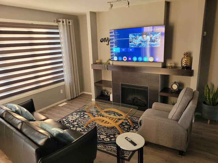 Quiet House And Bridgewater Shopping Centre - Winnipeg