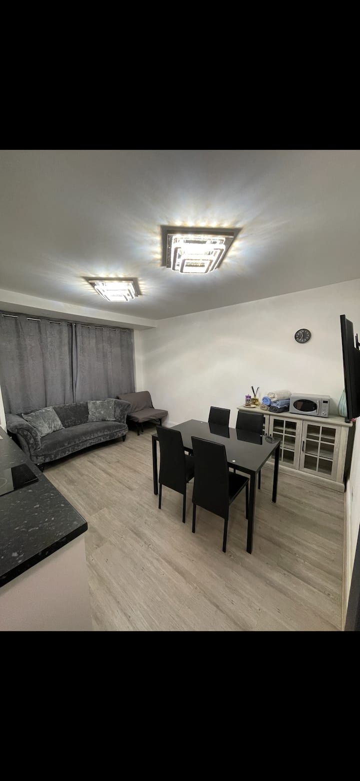 Bright & Cozy Apartment In The Heart Of Hendon - Botany Bay - London