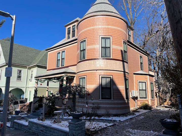 3br/ 2 Baths Jpwalk To T / Off St Parking - Boston, MA