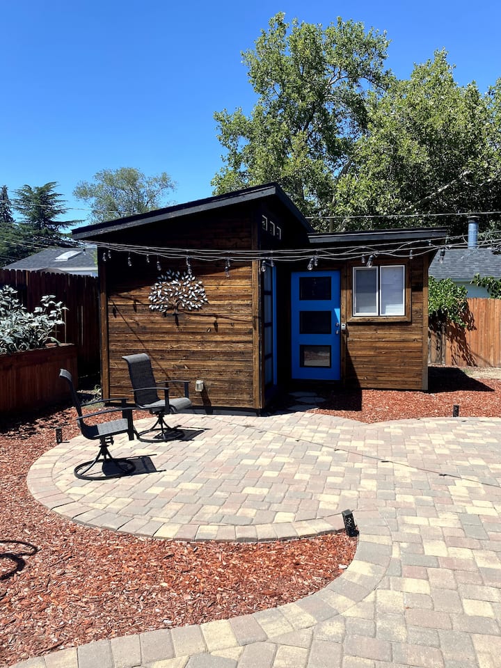 Midtown Modern Tiny Home - Circus Circus Reno