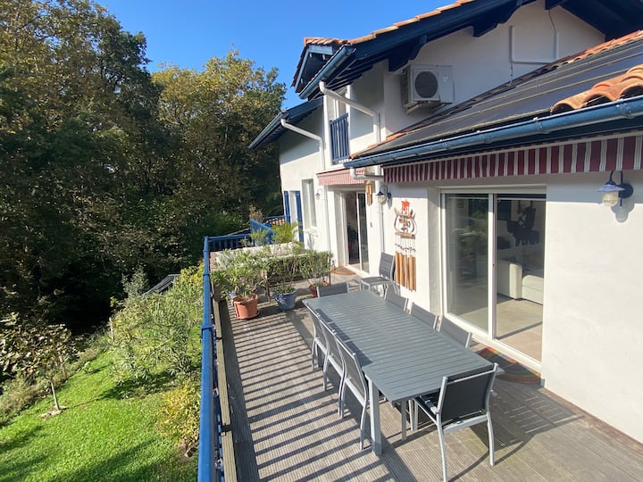 Villa Basque 270m² - 
4 Ch. Dans éCrin De Verdure - Saint-Jean-de-Luz