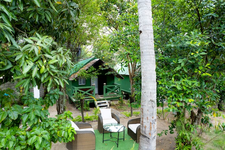 Le Jardin Arhumatic Sambava Bungalow «Mandrorofo» - Madagascar