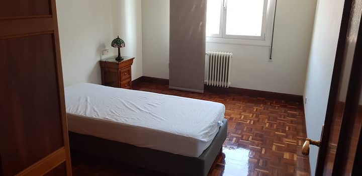 Espacioso Apartamento Para 4. - Pamplona