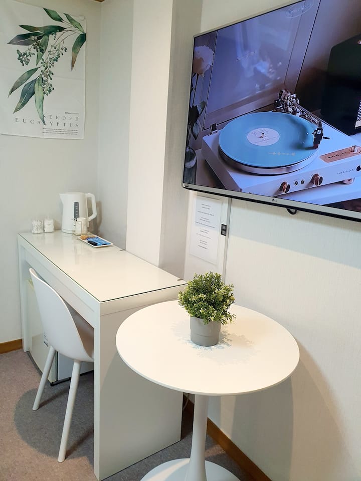 [Ot]"신년특별할인"/무료주차/맛집&카페&대형쇼핑몰/장박할인/지하철역3분/홍대,성수,강남 - South Korea