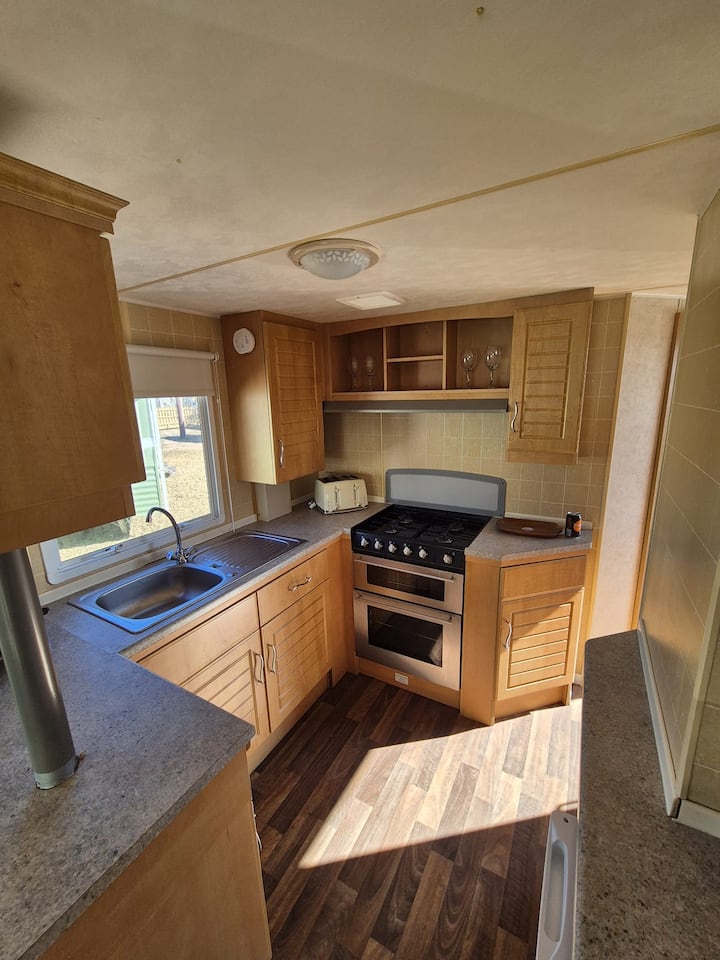 Leo’s Den - Winterton-on-Sea