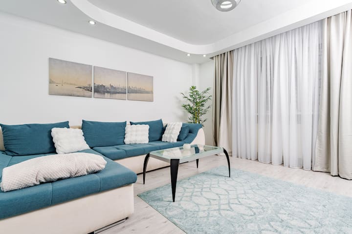 Unbeatable Location • Unirii & Old Town • Spacious - Romania