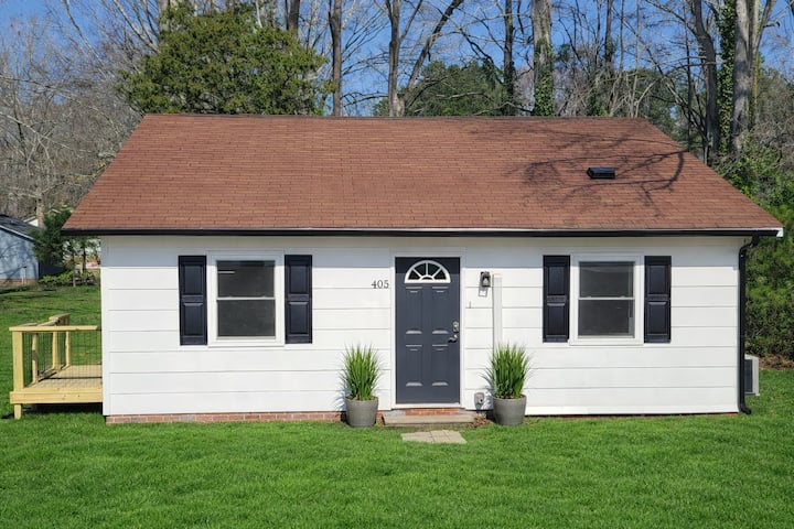 Cheeseburger House W/ Fenced Yard - Greenwood, SC