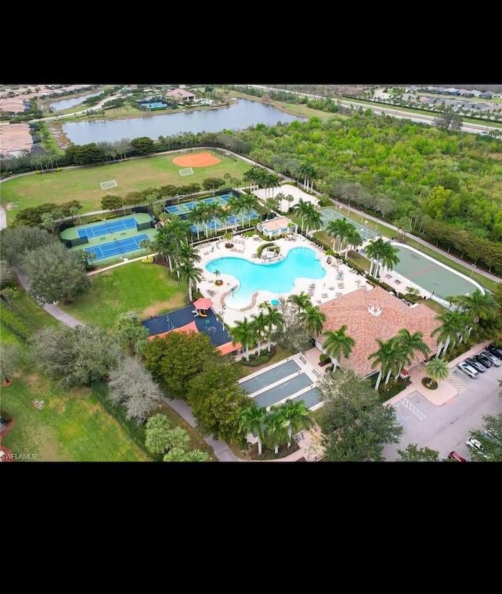 Paradise Condo-pool, Beach & Fun - Estero, FL