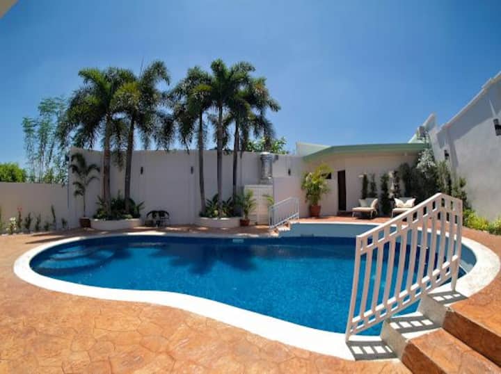 Guest Chalet With Swimming Pool - Tarlac City