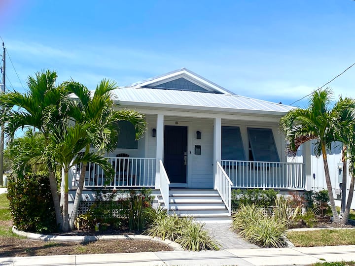 Chic Cottage Escape + Pool - Punta Gorda, FL