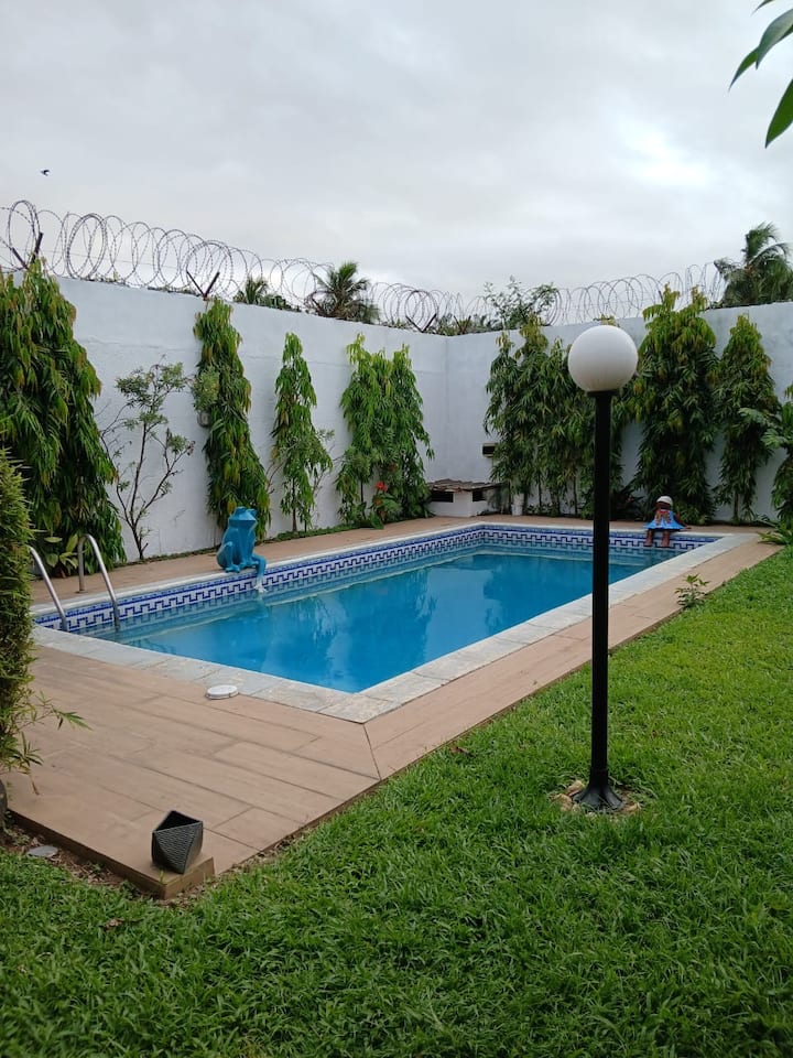 Cosy Villa 05 Chambres Avec Piscine Privée - Abidjan