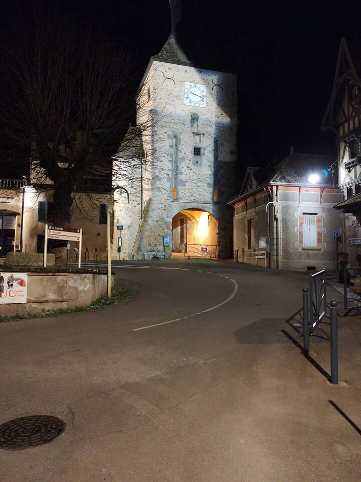 Logement Avec 2 Chambres. - Bourbon-Lancy