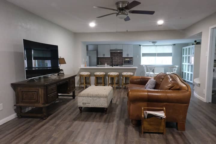 Dallas Home W/ Large Yard - DeSoto, TX