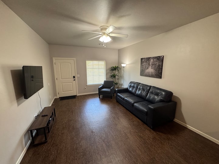 Immaculate 2br Getaway - Midwest City, OK