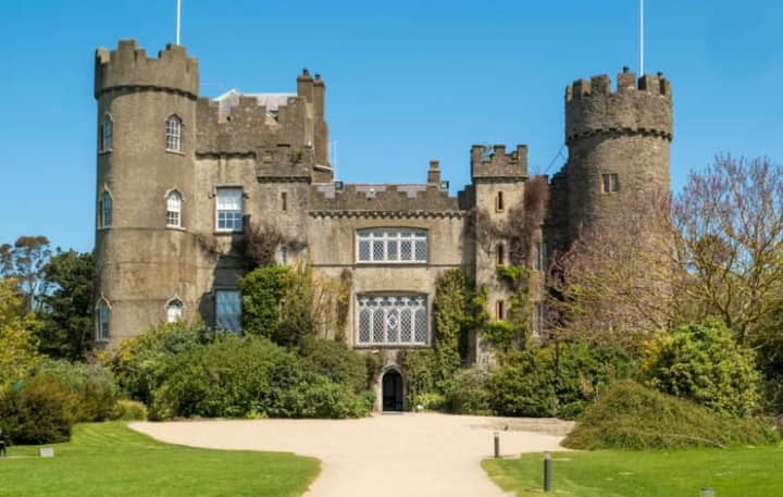 Spacious 4 Bed Home In Malahide. Prime Location - Donabate