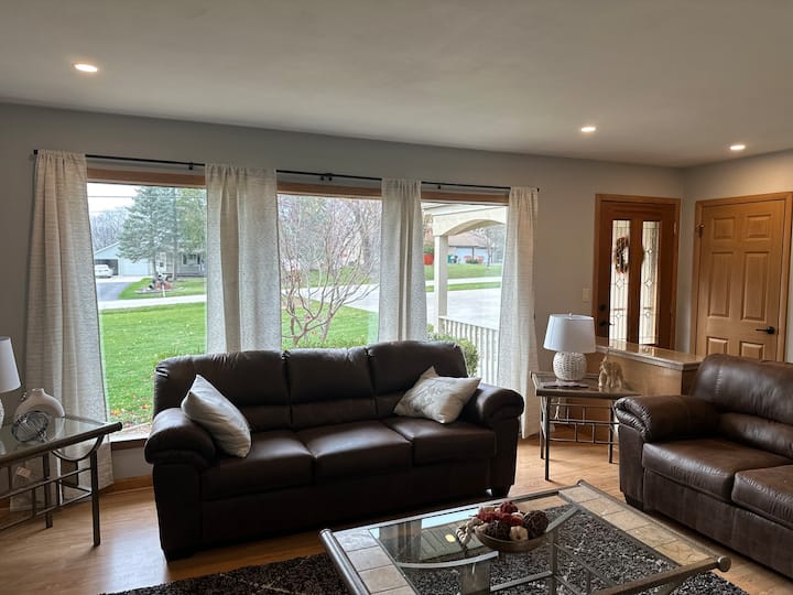 Beautiful Menomonee Falls Home! - Germantown, WI