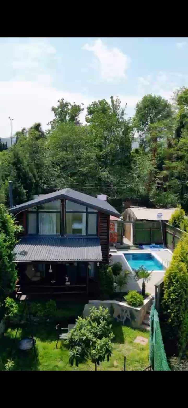 Kulube Konaklama
Havuzumuz ıSıtmalıdır - Sapanca