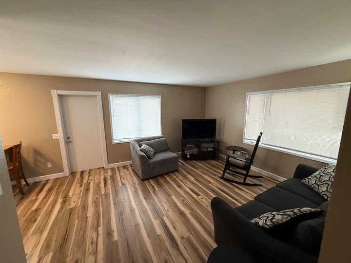 Quiet Street Centrally Located 2bd 1 Bath - Anchorage, AK