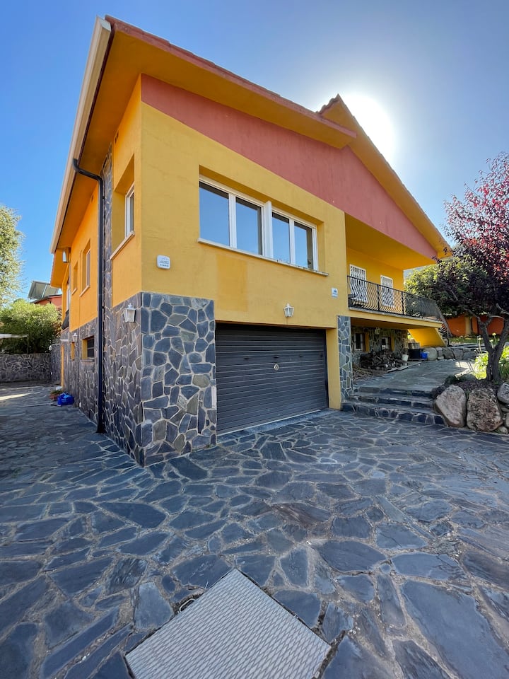 Chalet Amplio Con Jardín - Montseny