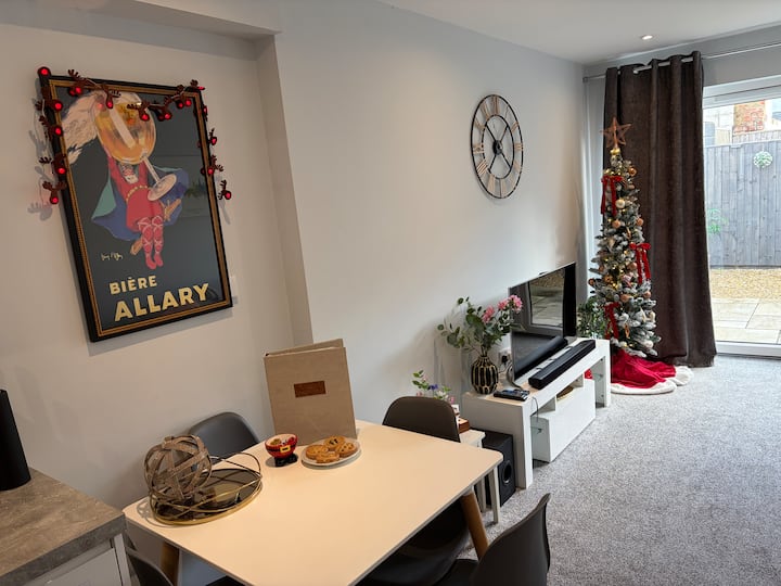 The Nook, Cheltenham, Town Centre-parking & Garden - Gloucestershire