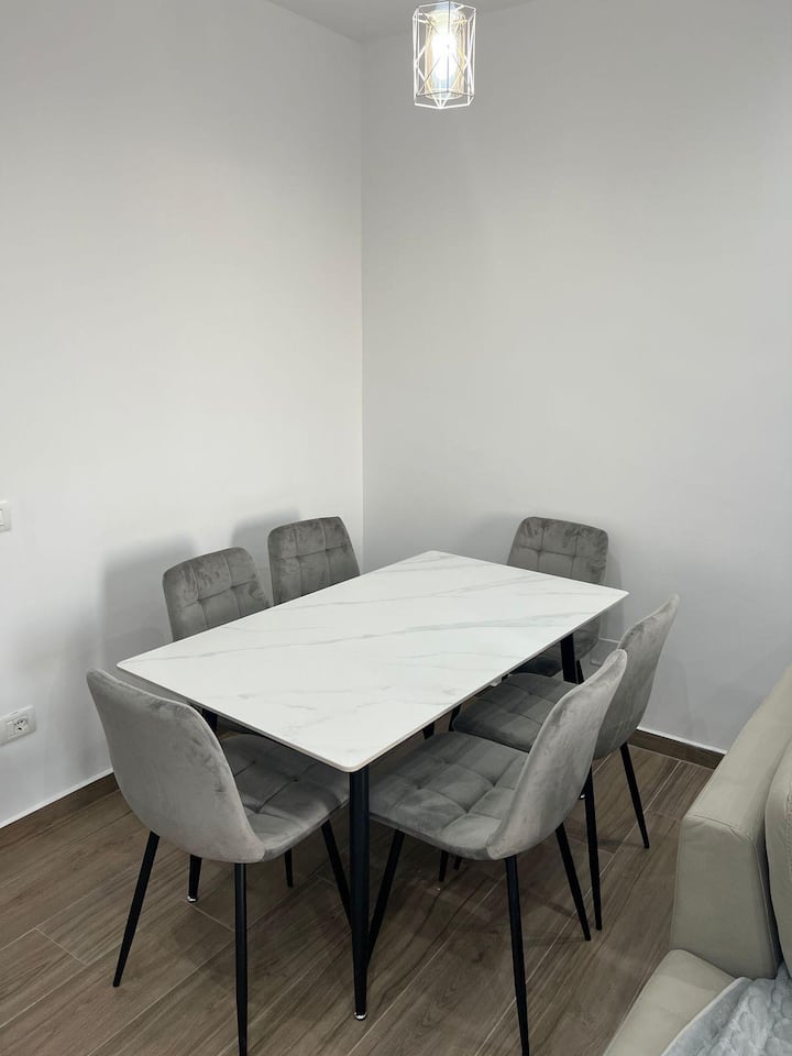 2 Bedroom Cozy Apt, By The Beach - Albanien
