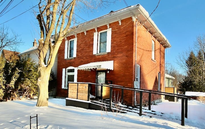 Lovely Victorian Style Home - Brockville