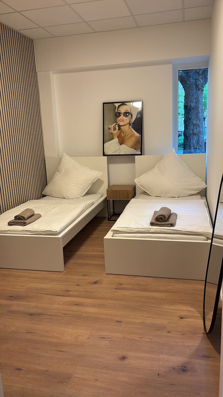 160qm - 6 Zimmer - Parkplatz - Mallibase Apartment -