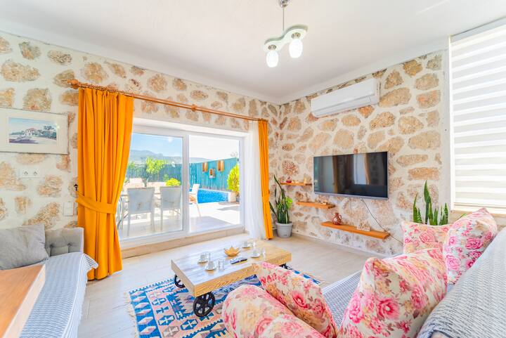 Kaş Havuzlu Jakuzili Villa - Turkey