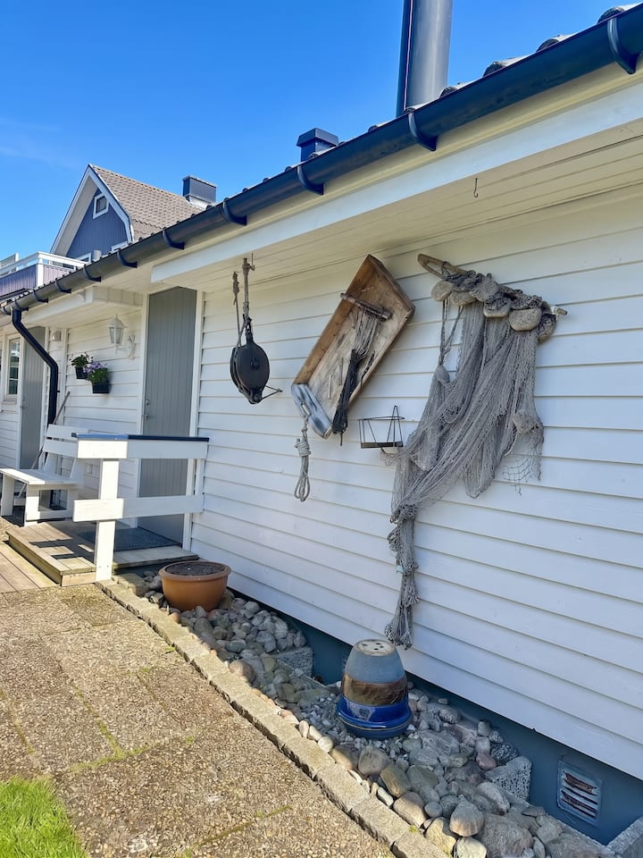 Mysig Stuga I Charmiga Fiskebyn Läjet, Nära Strand - Varberg