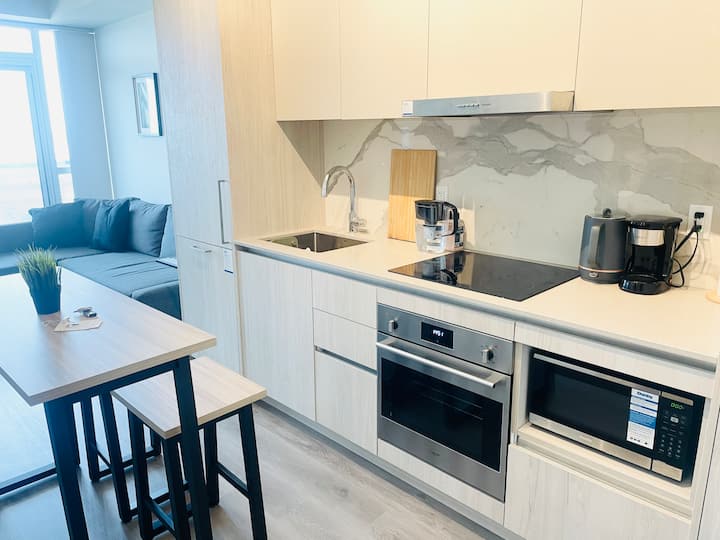 Brand New Modern Condo By Subway - Vaughan