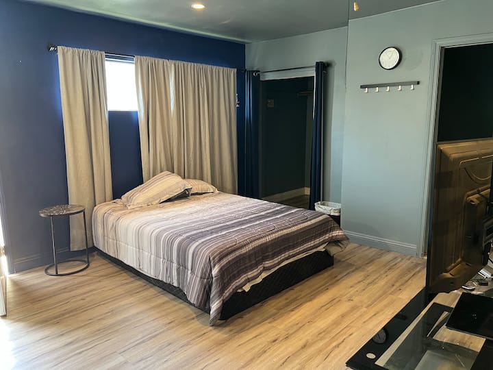 Cozy Studio Suite - Compton