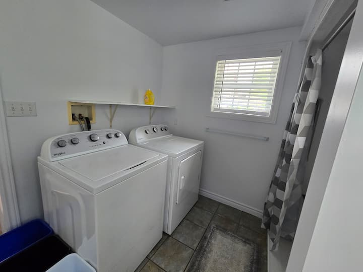 Beautiful Suite With Private Entrance And Bathroom - Brockville