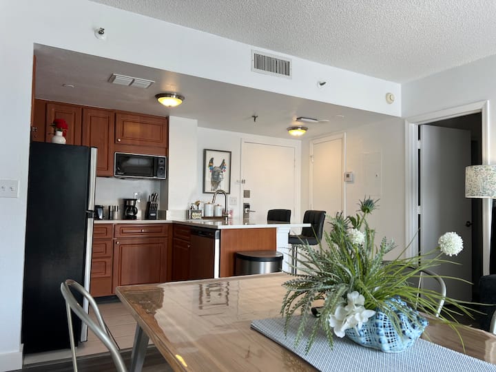 # 4 Cozy 2 Room+sofa Bed Sleeps Up To 6 No Smoking - Orlando