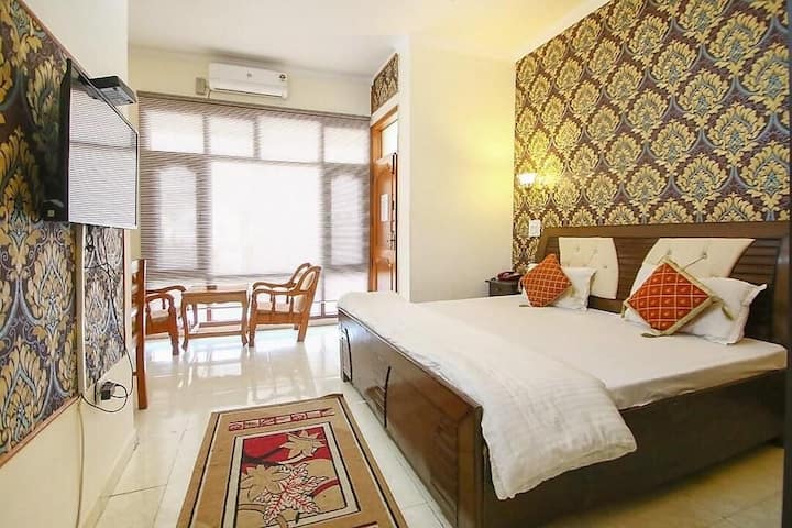 Skyview Stays | Party Lawns|1 Km Sukhna Lake&rock - Chandigarh