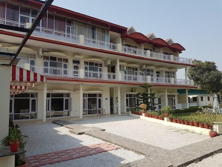 Skyview Stays | Party Lawns - Chandigarh