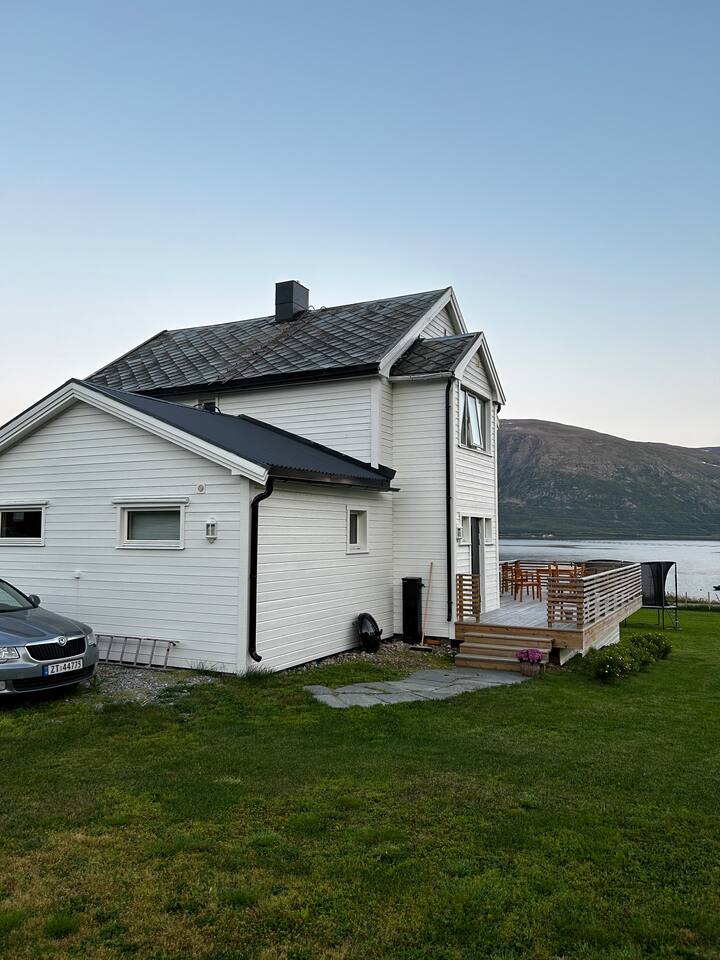Sjarmerende Hus Ved Sjøen M Hage - Alta