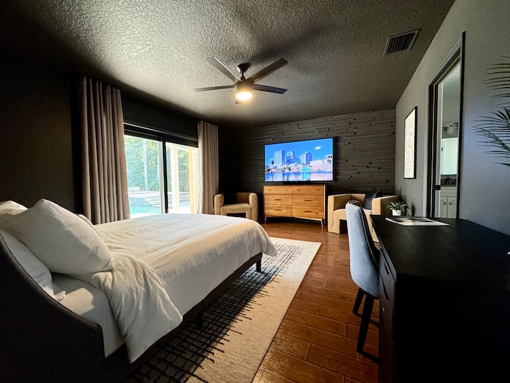 Poolside Suite Vibes Near Universal & Epic - Orlando, FL