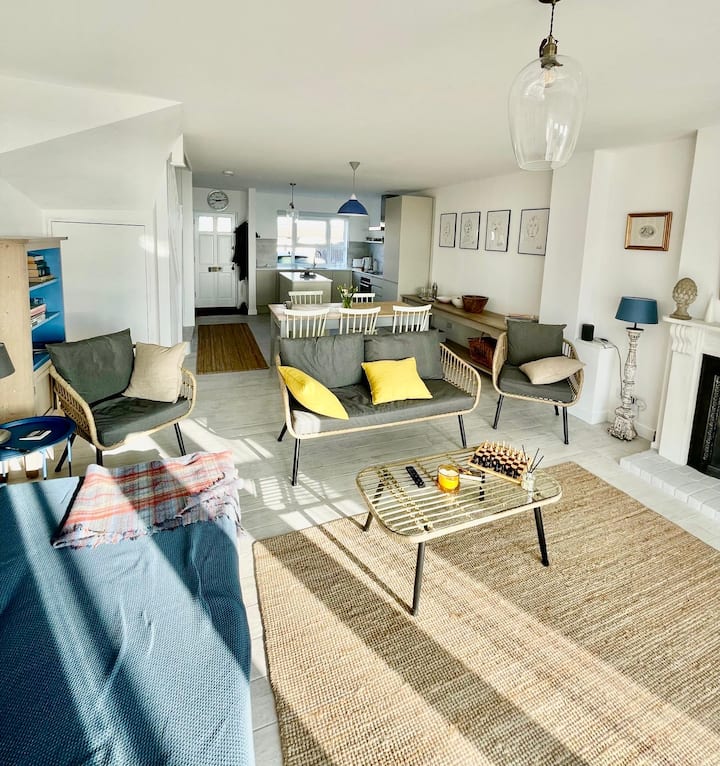 Seafront House
Light, Clean, Stylish With Sea View - Port Lympne Safari Park