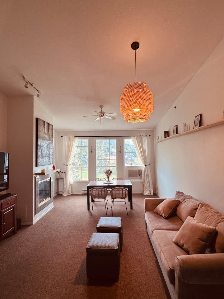 | Stunning Mountain View | - Fairmont Hot Springs