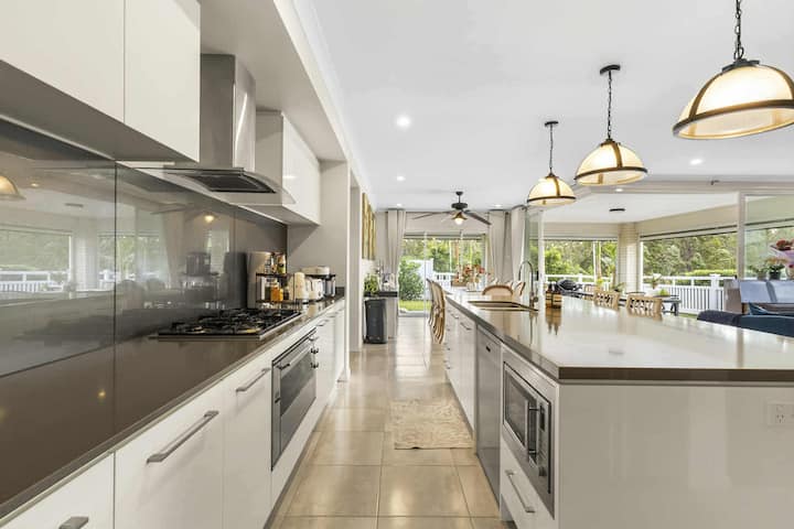 Amazon Artistry Full House - Samford