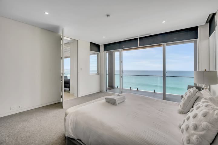 Oceanfront Escape · 2nd Level · Spa & Views - The Entrance