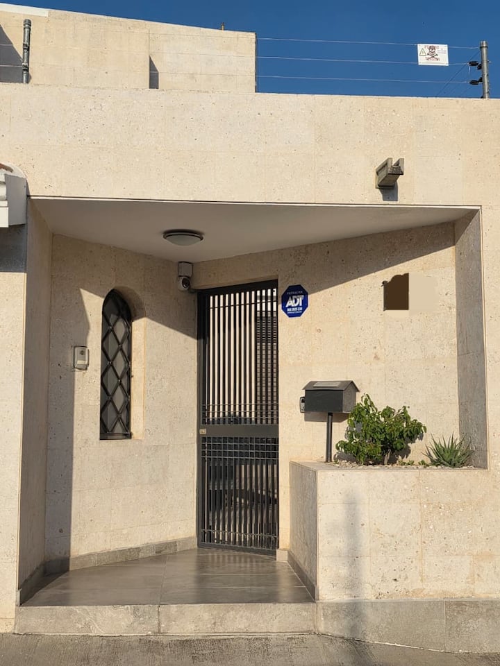 Casa En Zona Dorada Con Vigilancia 24 Horas - León, México