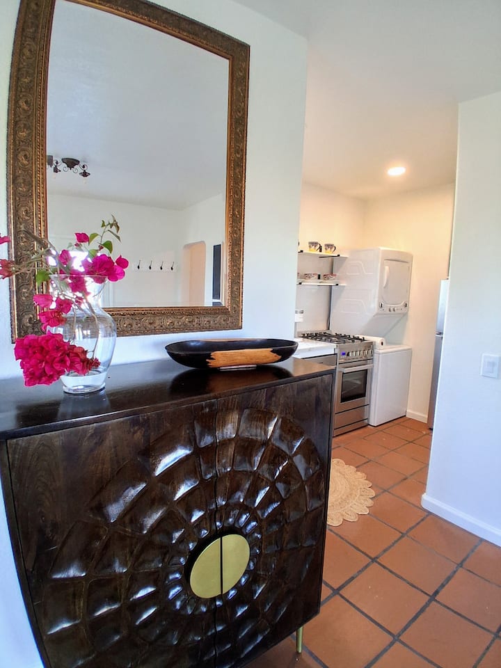 The Bougainvillea Guesthouse, Epic Mountain Views! - Rancho Cucamonga, CA