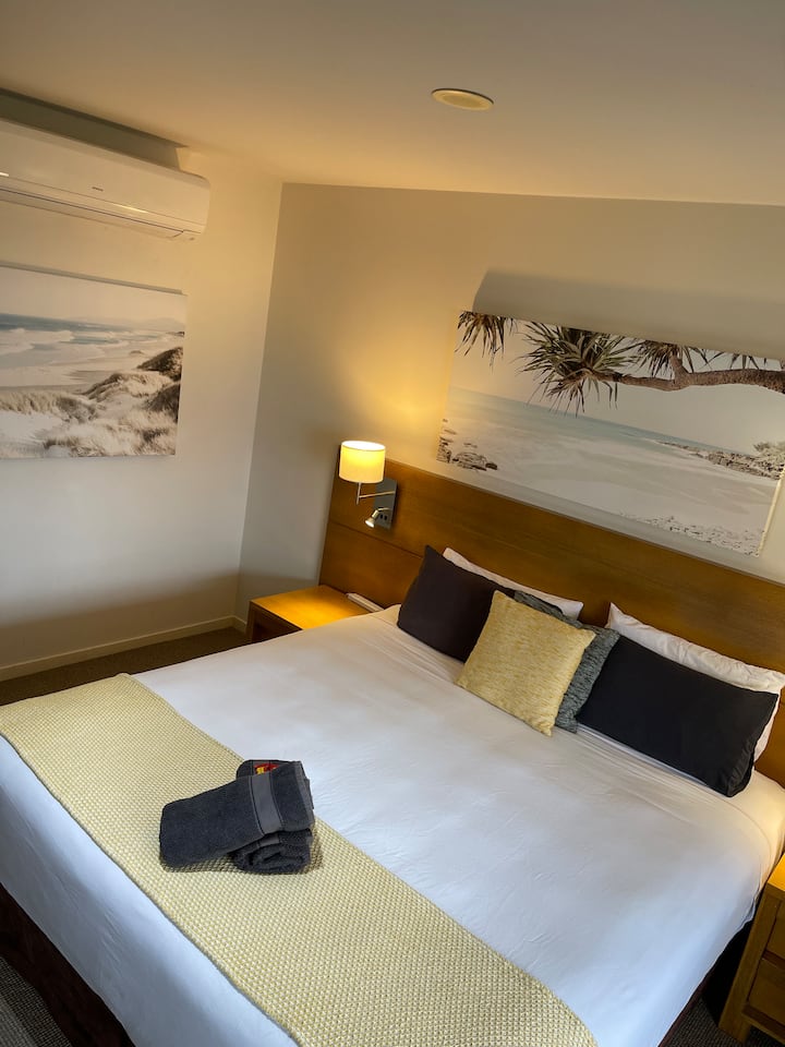 Luxe Resort Studio Sea Views King Bed Or Twins - Hervey Bay
